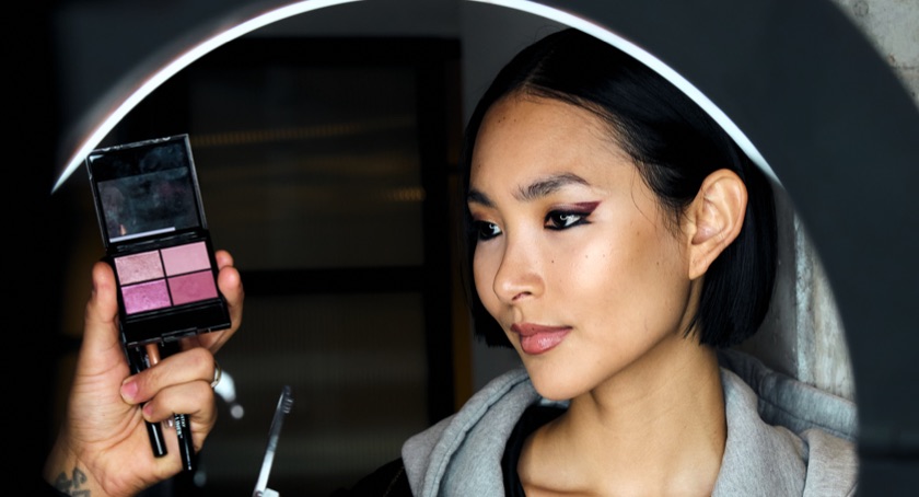 Grunge Beauty Goes Back To The '90s & Y2K Styles | Happi